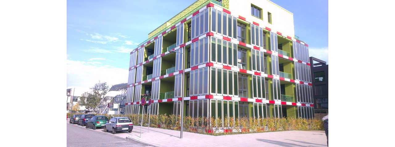 The Algae House: Generating Energy from Living Algae on its Façade ...