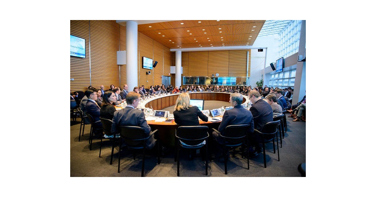 A seat at the table: WBG EDs and CSO discuss investing in human capital.