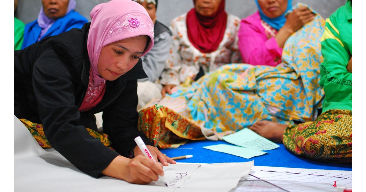 What works for effective school- and cluster-based teacher professional ...