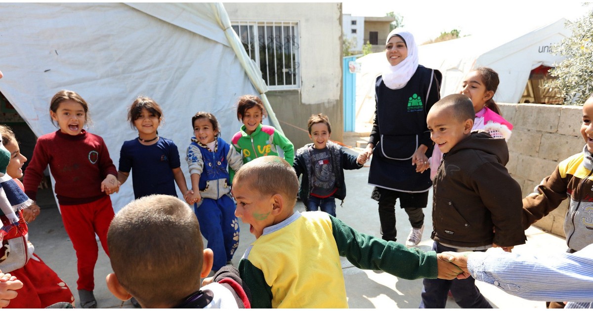 Overcoming language barriers to include refugees in host country ...